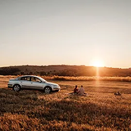 Mit KI Personen und Objekte online aus Bildern entfernen.